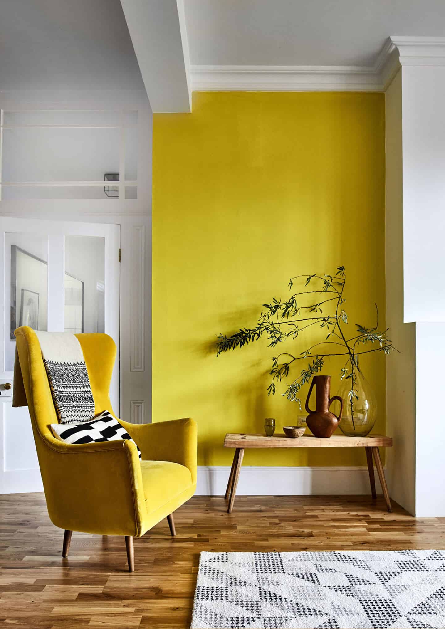 tips: interior design mix and match with yellow | the design story