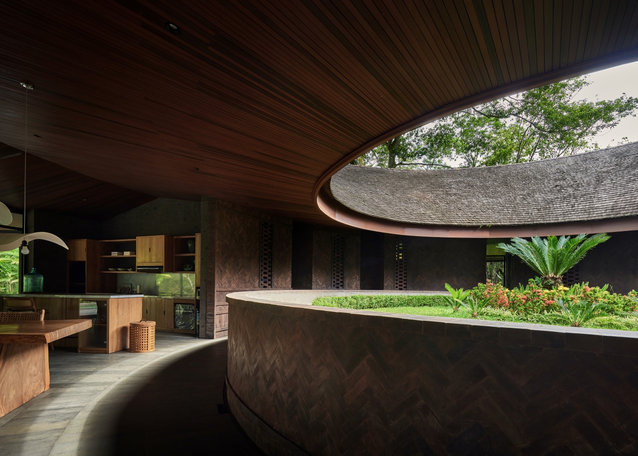 alexis dornier completes a ring-shaped villa in payangan where balinese ...