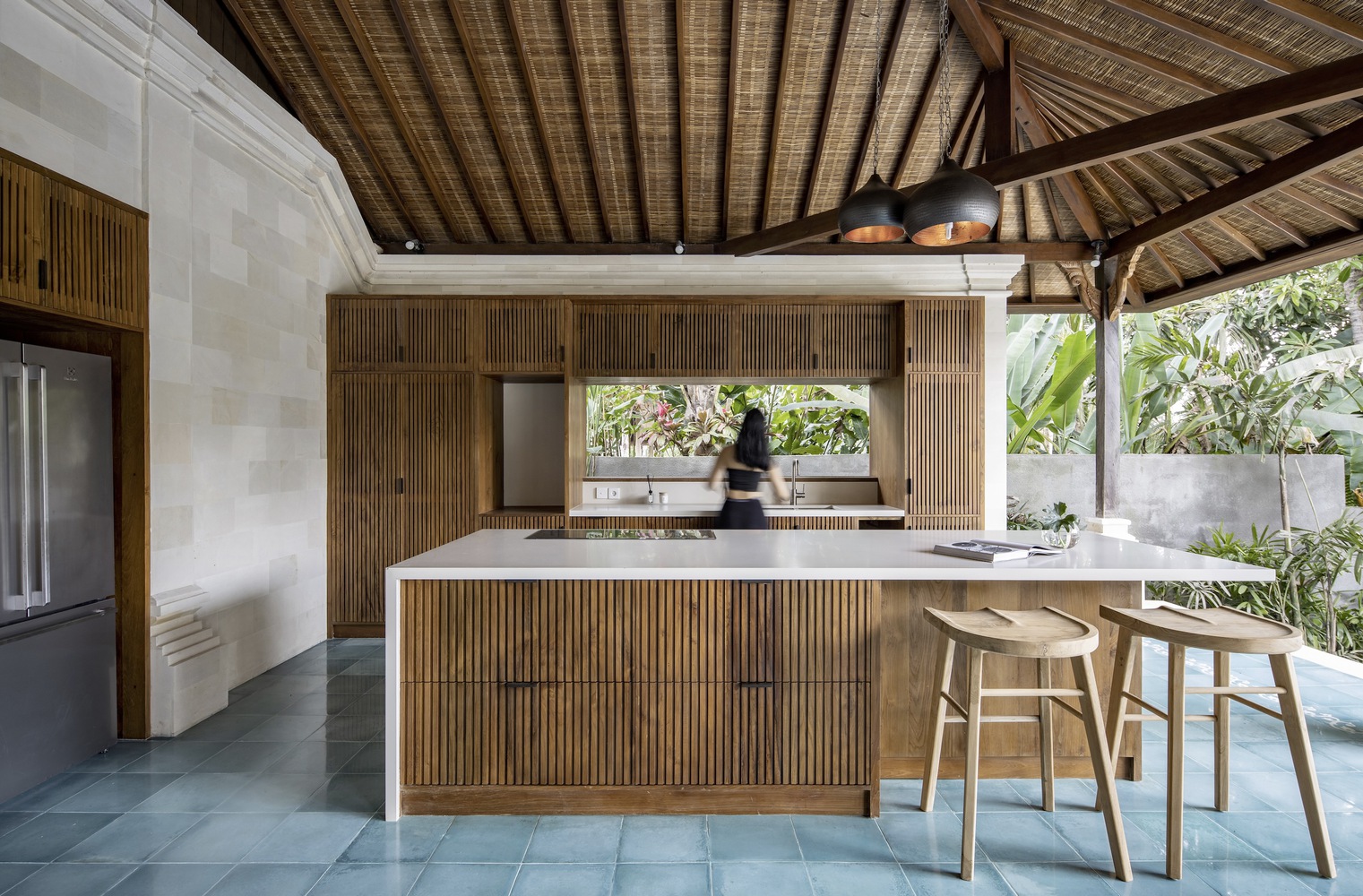 w+m design studio infuses a tropical twist into le kawan house | the ...