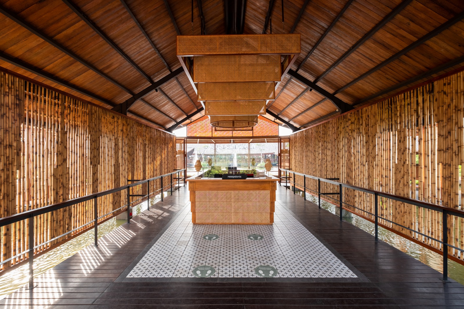 "dine in the floating hut", inside talaga sampireun restaurant in ...