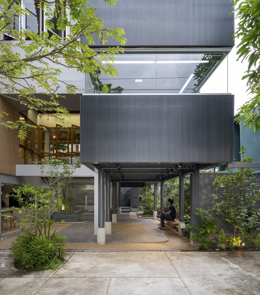 news: proud office is designed to balance work and relaxation | the ...