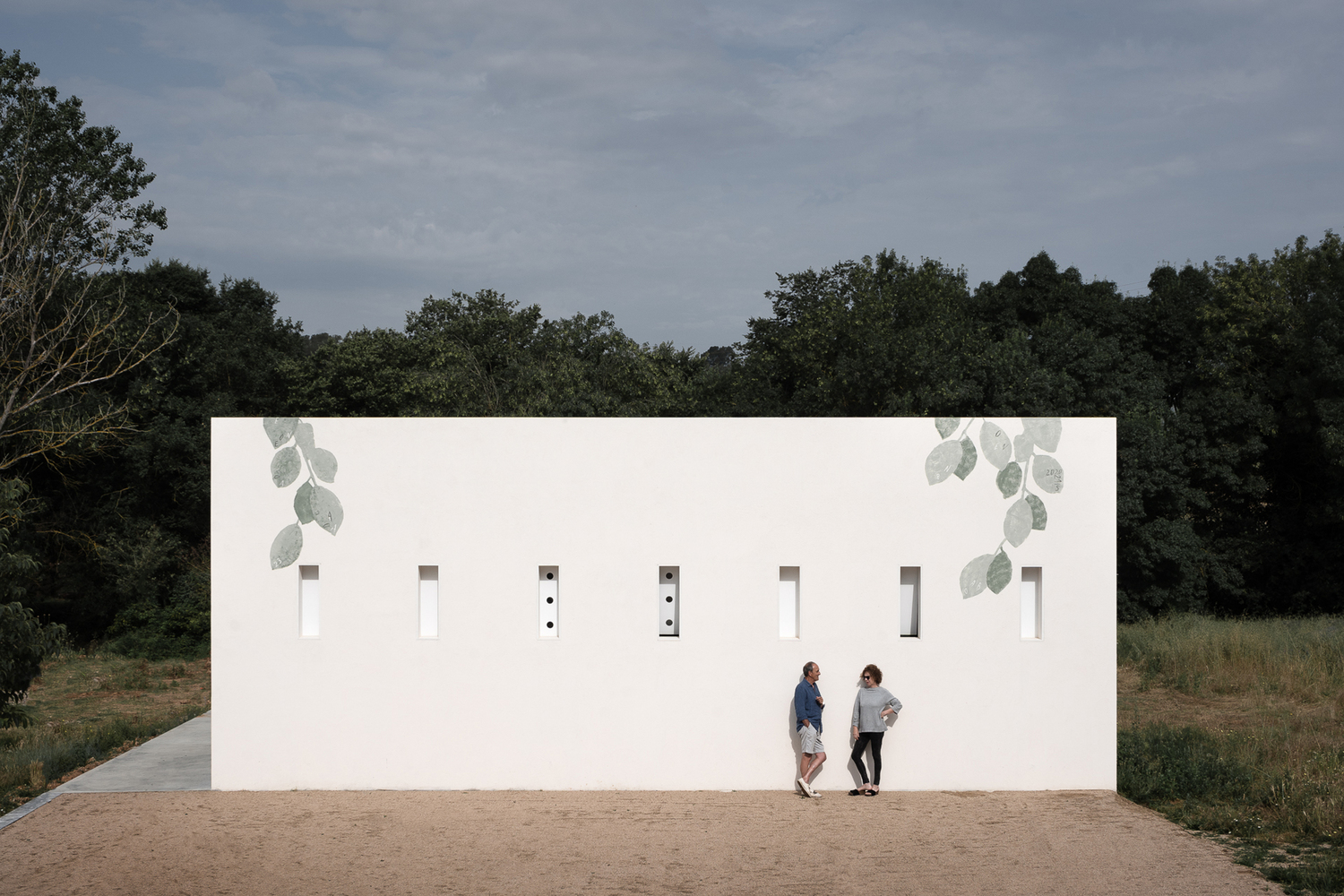 all-white and surreal, inside the box-shaped regina house: project by ...