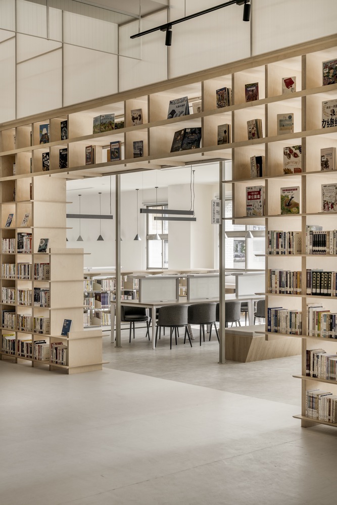 news: open layout and see-through book shelves for a kid-friendly ...