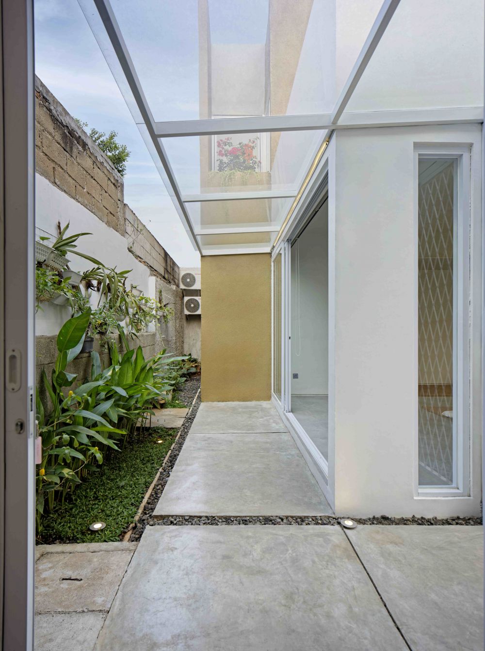 minimalism meets practicality at brea house: project by rasa ...