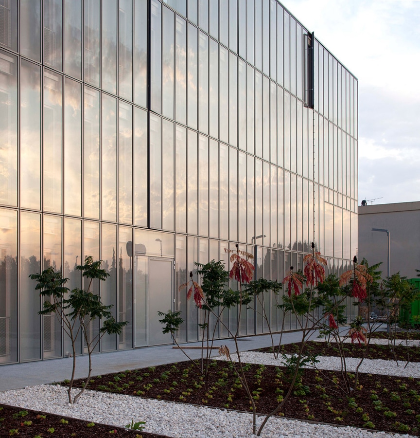news: modern and translucent french architecture | the design story