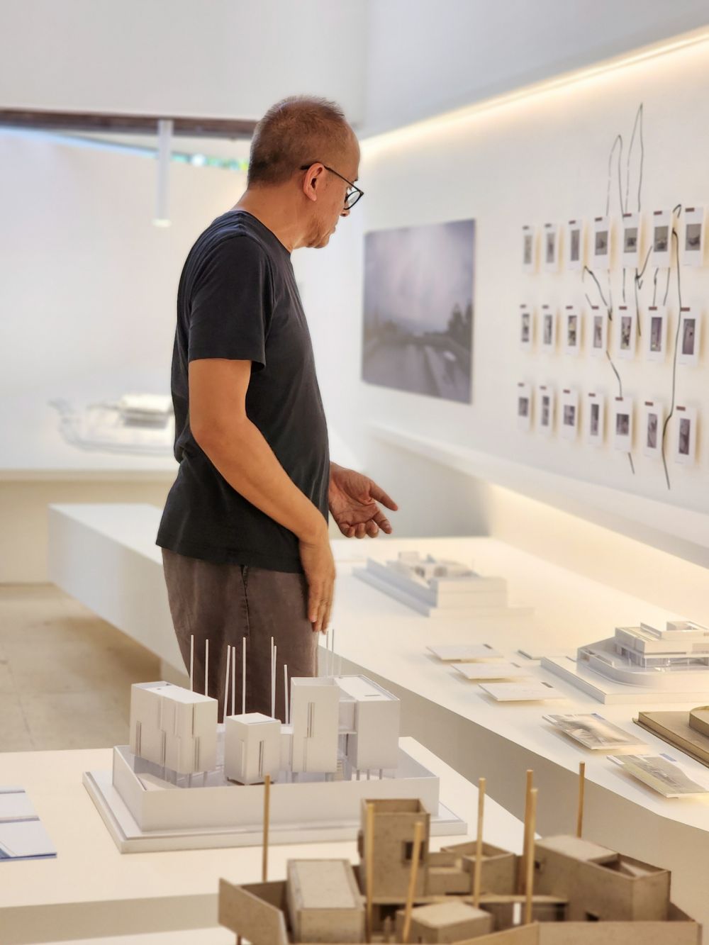 "tropicality: 16 houses by andra matin" celebrates the essence of ...