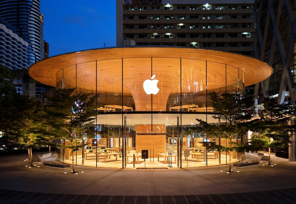 a look inside the first-ever all-glass design apple central world in ...