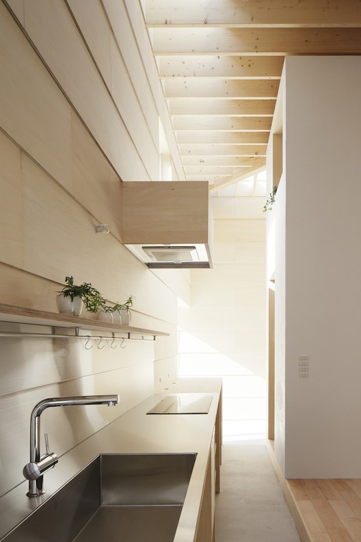 the light walls house is a compact house with natural light wonders ...