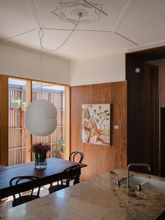 aru house is a warm and tranquil australian abode crafted in wood ...