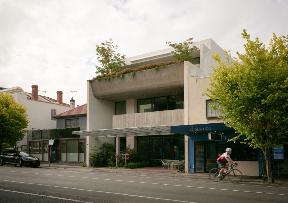 baystreet mixed-use building blends home, studio, and green spaces ...
