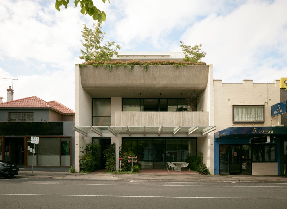 baystreet mixed-use building blends home, studio, and green spaces ...