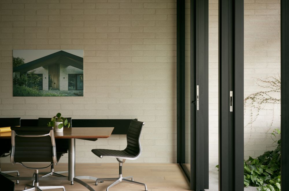 baystreet mixed-use building blends home, studio, and green spaces ...