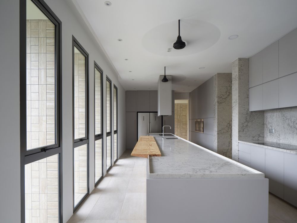 merging urban oasis and cityscape retreat at the blinker house: project ...