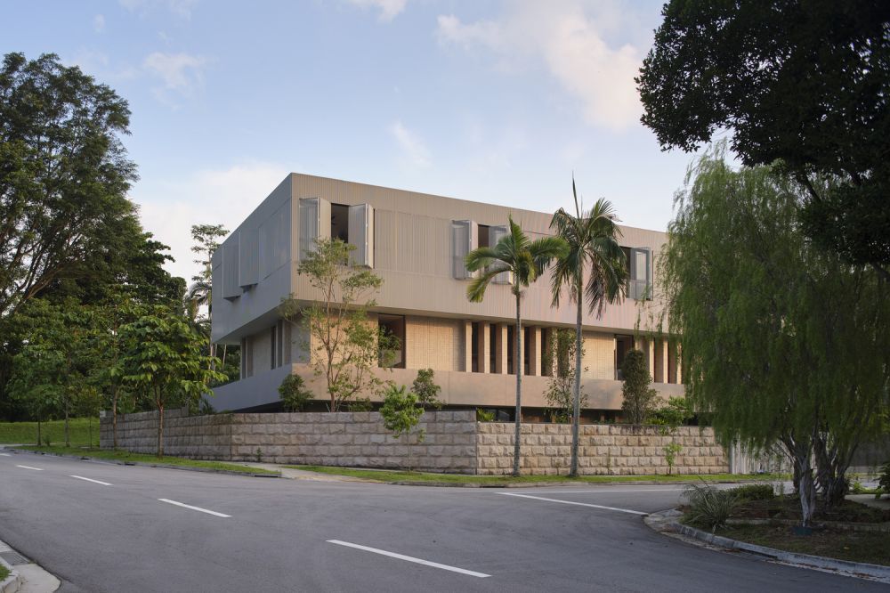 merging urban oasis and cityscape retreat at the blinker house: project ...