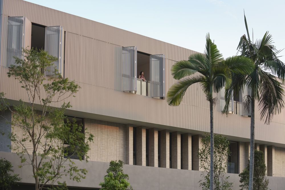 merging urban oasis and cityscape retreat at the blinker house: project ...