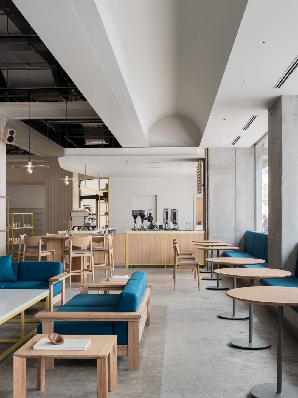 natural and simplistic touch at blue bottle coffee kobe hankyu: project ...