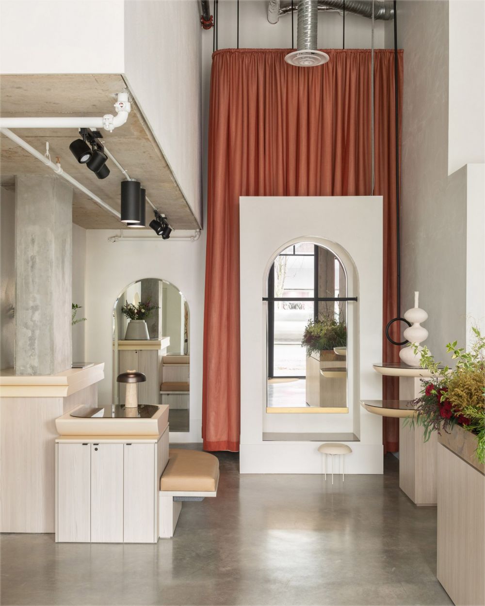 news: earthy hues and flower counter in cadine headquarters in ...