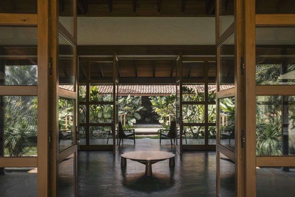 the tranquil courtyard house celebrates the bare beauty of nature ...