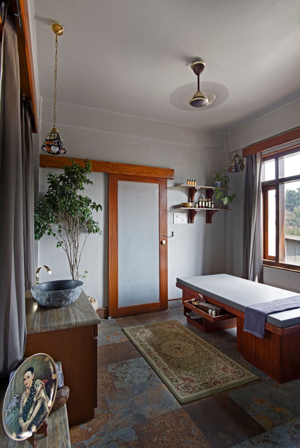 "aangan" the courtyard house creates an amalgam of introvert and ...