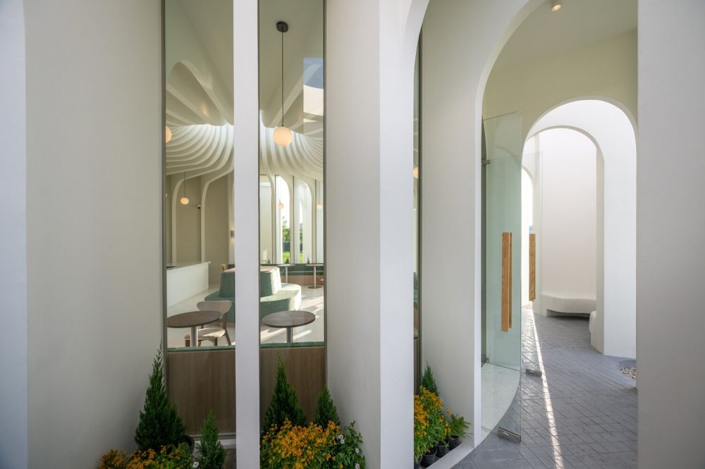 news: unknown surface studio completes a unique and curvaceous cafe ...