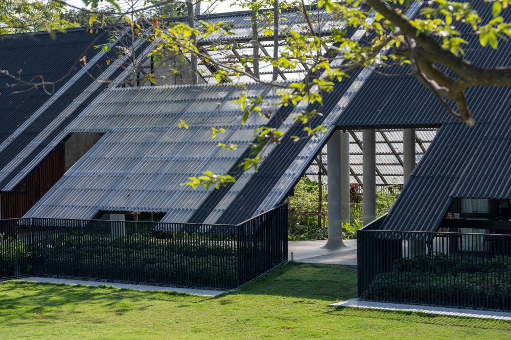 the thoughtfully designed "dog human house" in thailand: project by ...