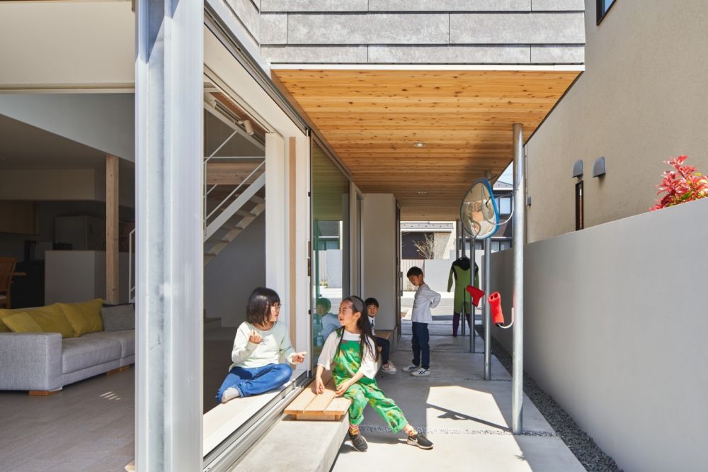 japanese doma house balances nature, city and living through its ...