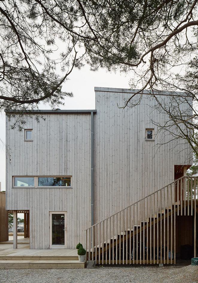inside a scandinavian wooden nest, villa moelven project by widjedal ...