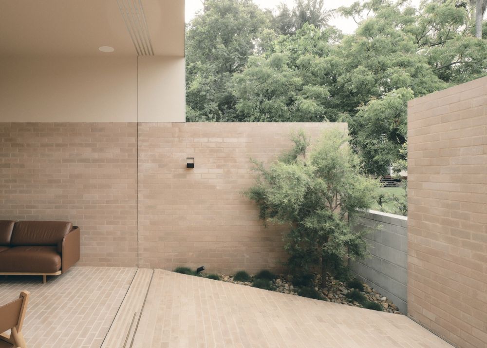 high street house embraces minimalism and subtlety with monotone hues ...