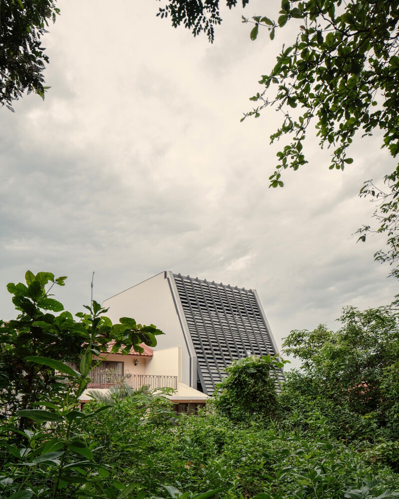 house of endless trees reflects singapore’s modern architecture through ...