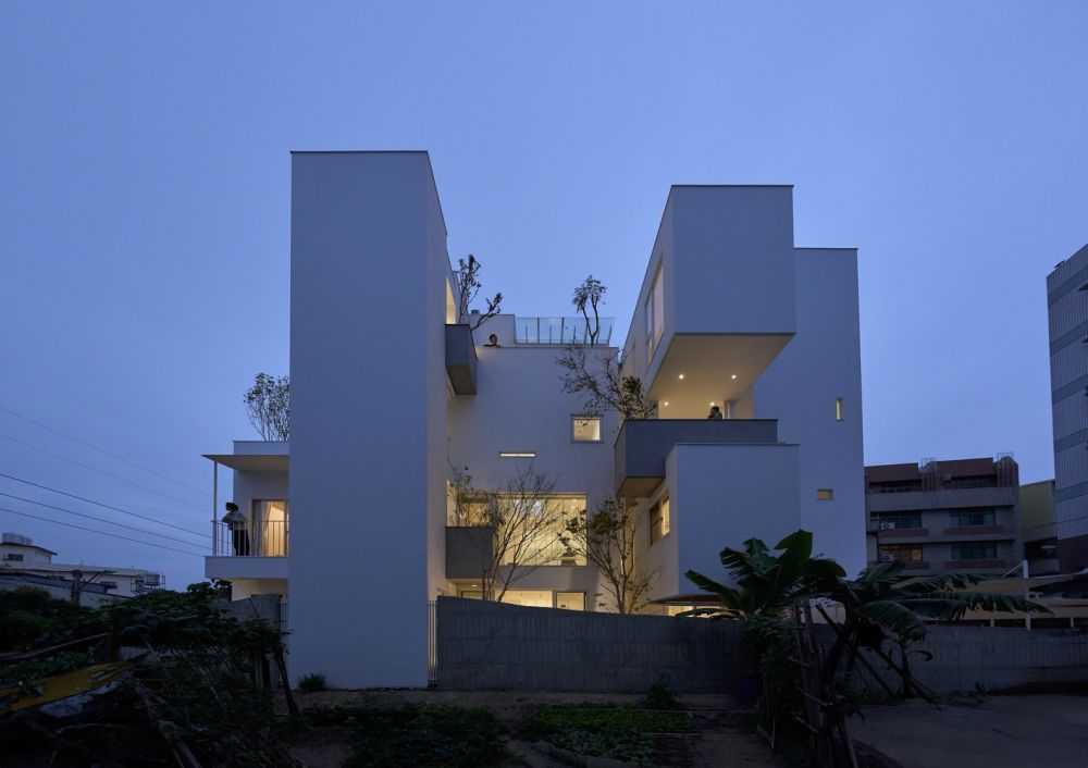 soar design studio and ray architects complete an all-white breathable ...