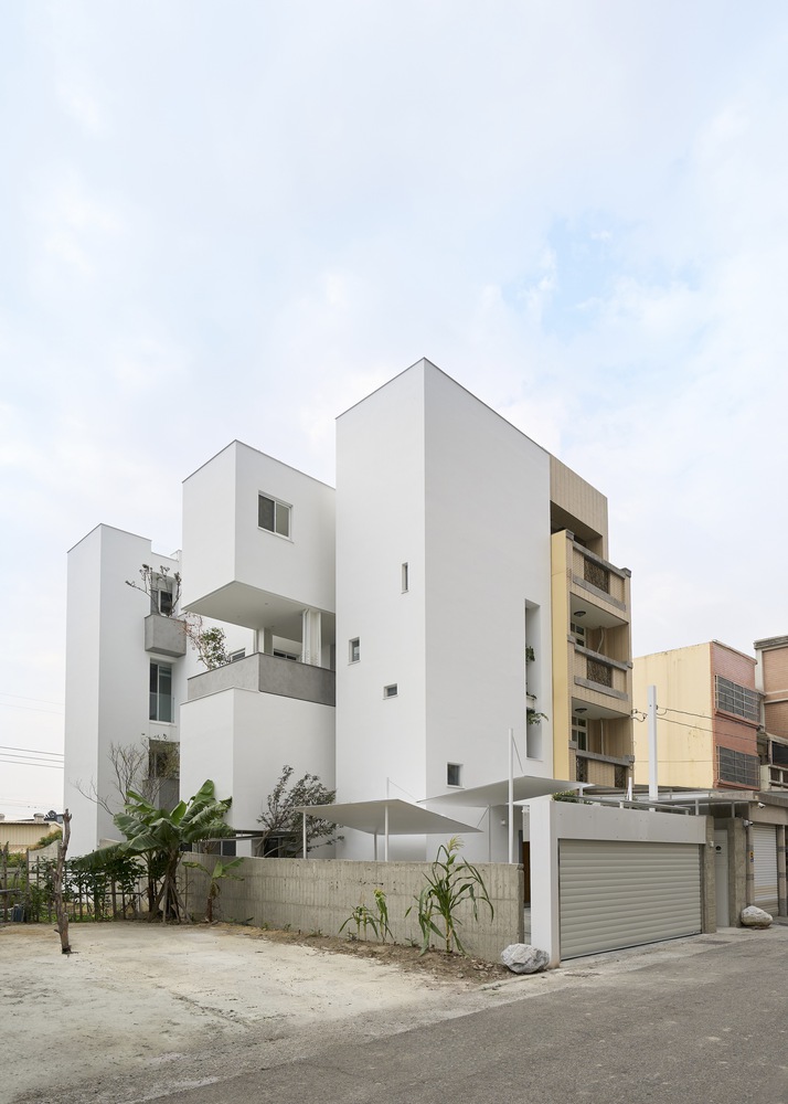 soar design studio and ray architects complete an all-white breathable ...