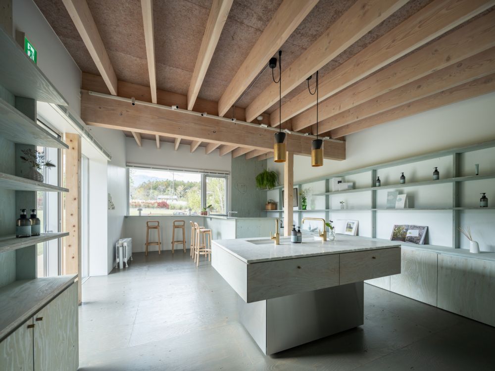 a fragrance factory that aims for timeless tranquility in lake yamanaka ...