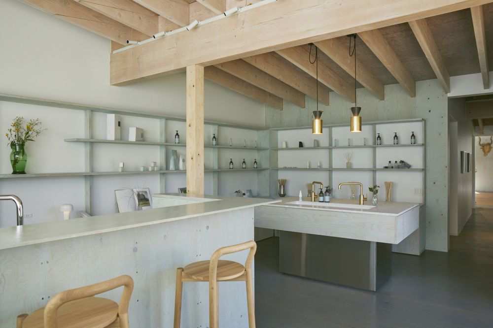 a fragrance factory that aims for timeless tranquility in lake yamanaka ...