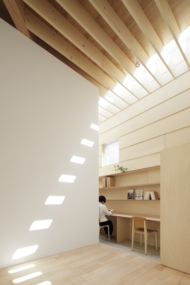the light walls house is a compact house with natural light wonders ...