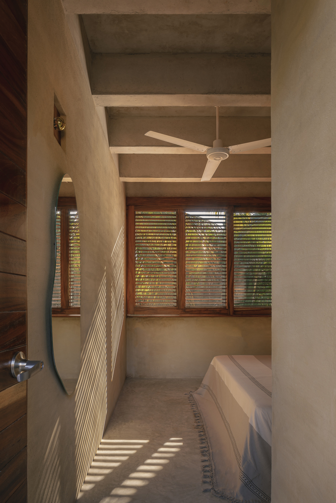 palmera house balances architecture and natural landscape: project by ...