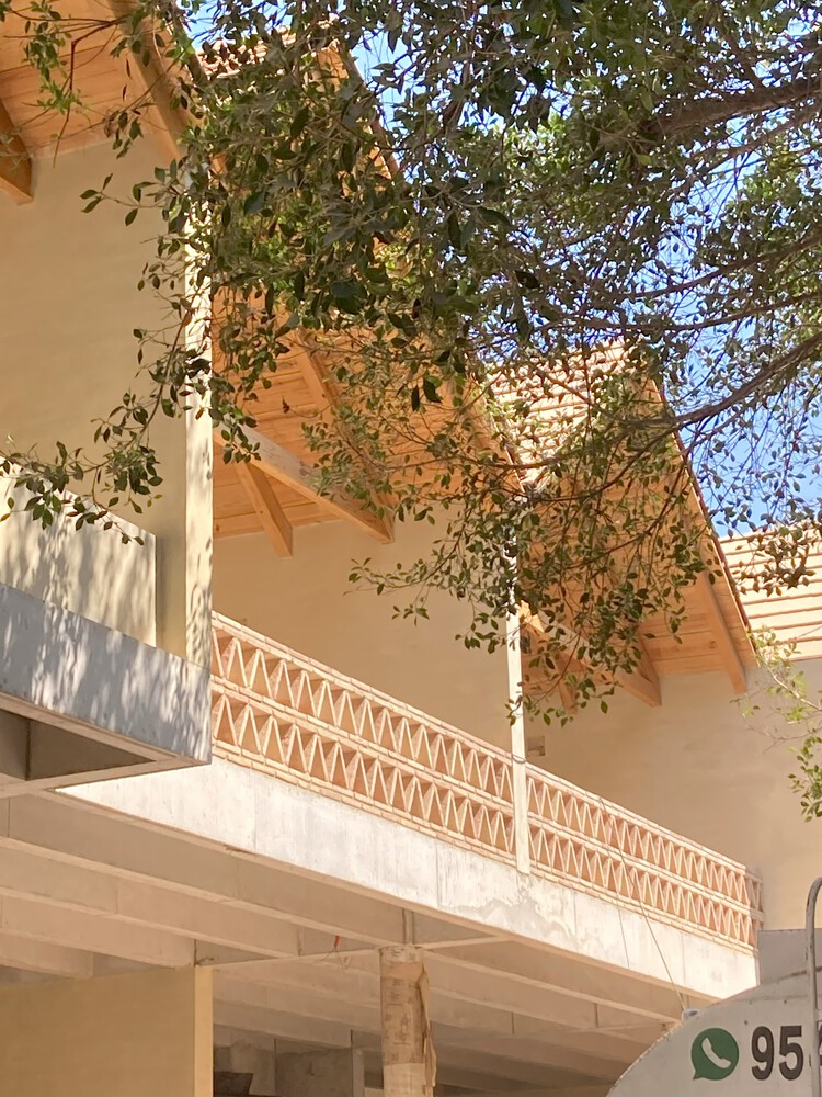 palmera house balances architecture and natural landscape: project by ...
