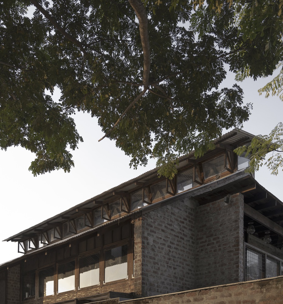 pott house reiterates comfort within raw and organic design: project by ...