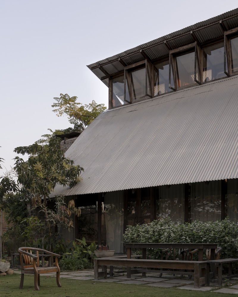 pott house reiterates comfort within raw and organic design: project by ...