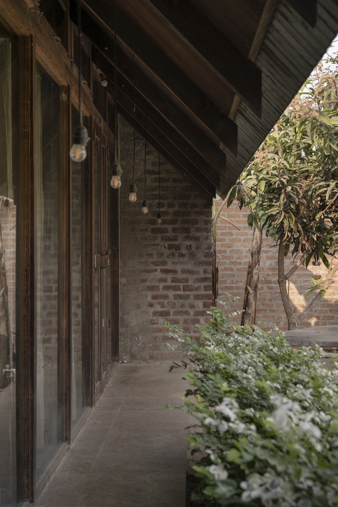 pott house reiterates comfort within raw and organic design: project by ...