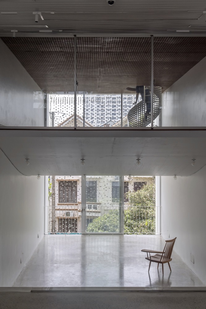 open living and vertical gardens maximize natural light at rb house ...