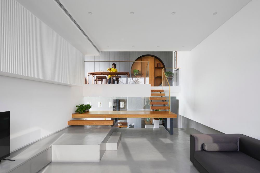 kiki archi infuses elegance and comfort into a multigenerational skip ...