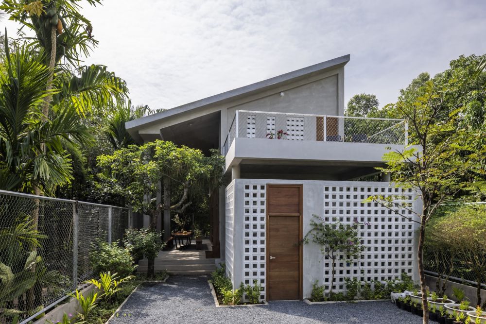 anchor house adopts multi-layered decks to celebrate living in the ...