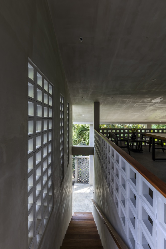 anchor house adopts multi-layered decks to celebrate living in the ...