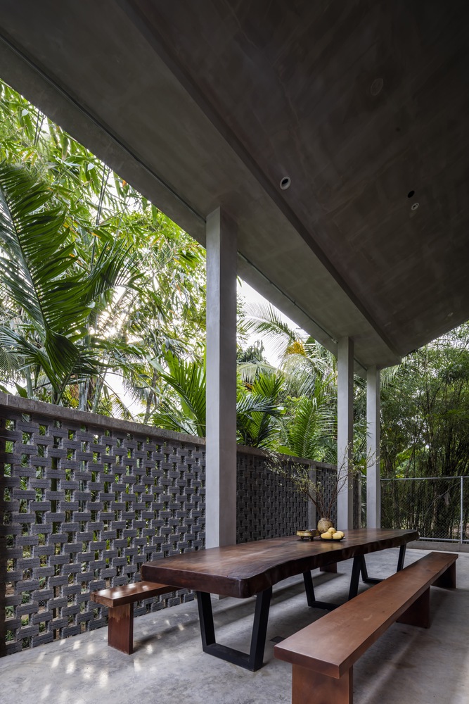 anchor house adopts multi-layered decks to celebrate living in the ...