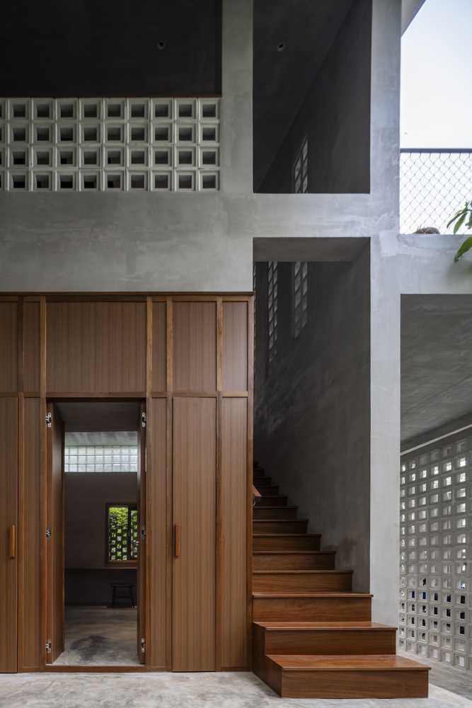 anchor house adopts multi-layered decks to celebrate living in the ...