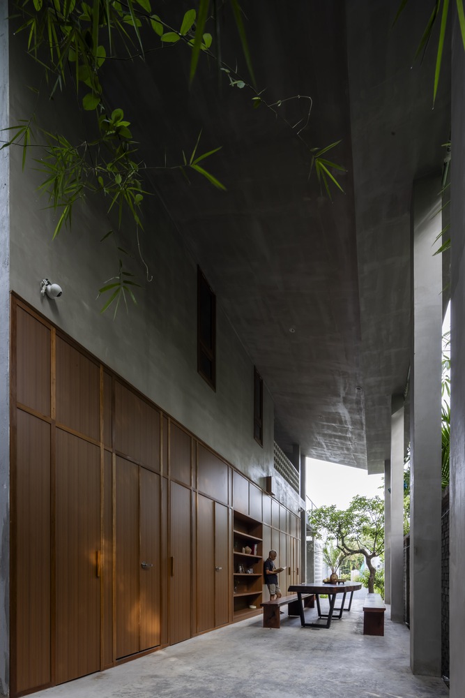 anchor house adopts multi-layered decks to celebrate living in the ...