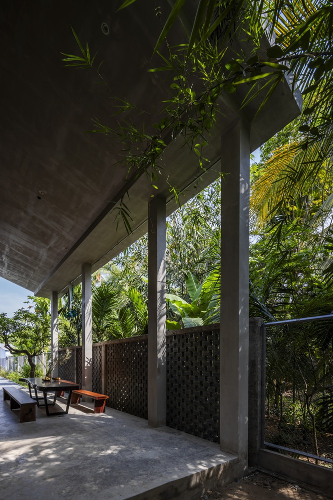 anchor house adopts multi-layered decks to celebrate living in the ...