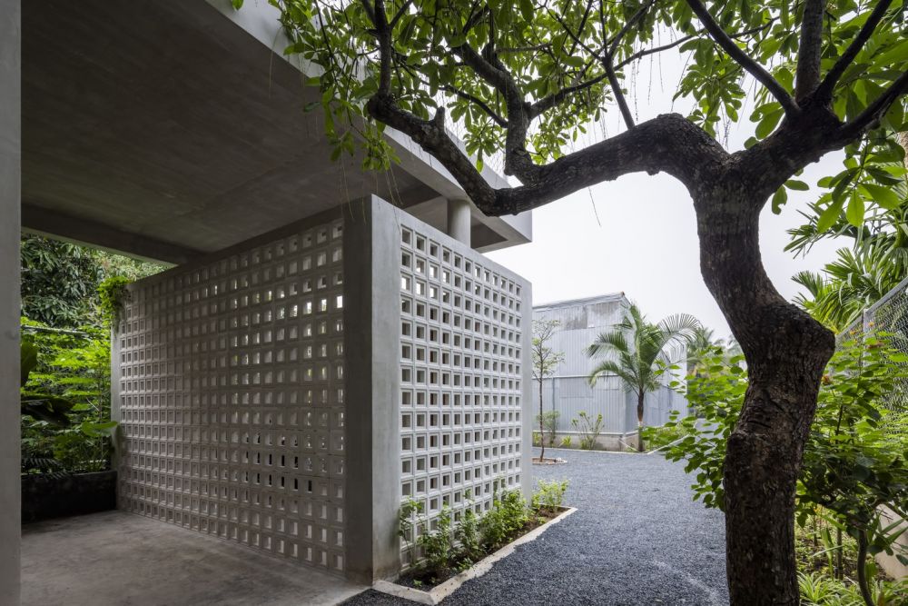 anchor house adopts multi-layered decks to celebrate living in the ...