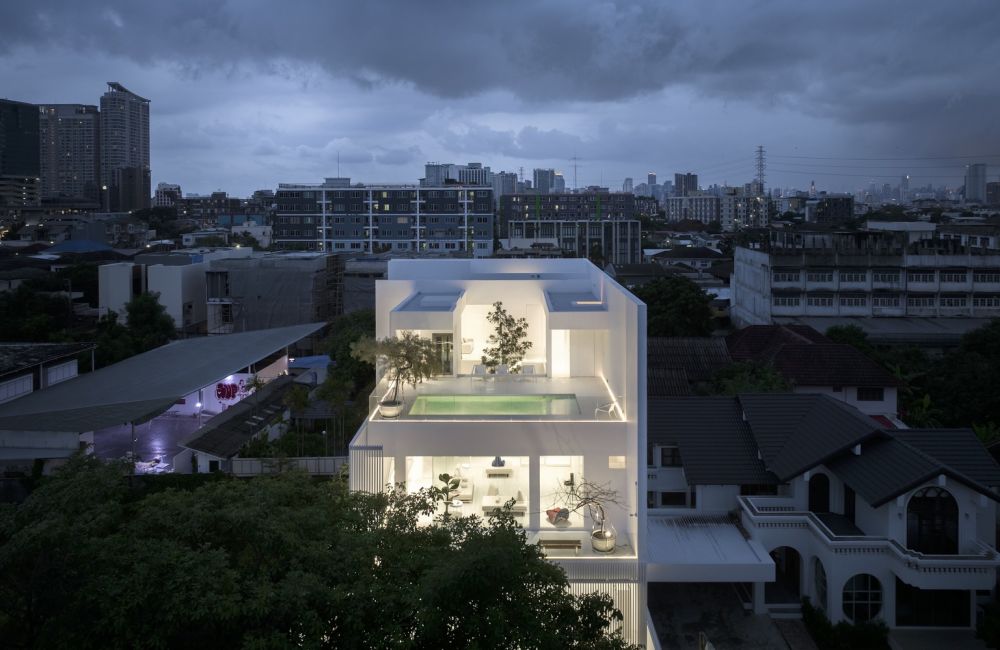 the contemporary canvas house paints a timeless harmony in white ...