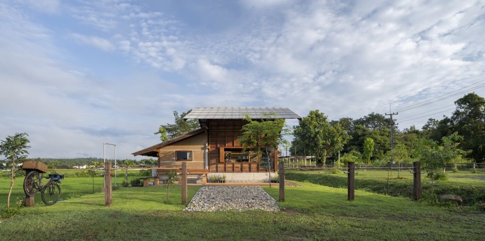 yangnar studio blends in thai rural nature and architecture at ...